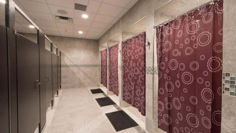Does Planet Fitness Have Showers? [All You Need to Know]